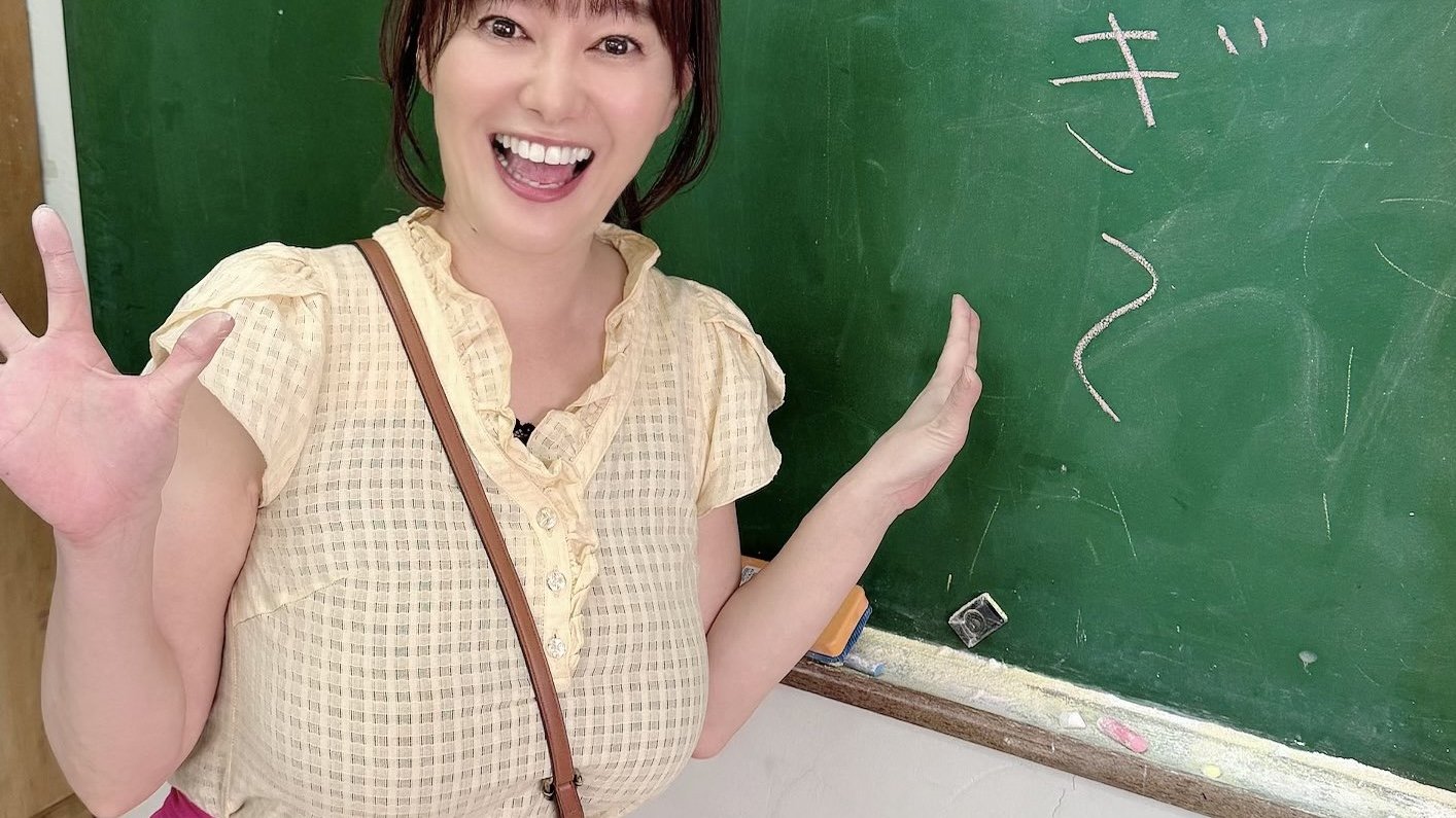 ＜元NHK沖縄アナ＞「胸が大きいのはコンプレックスだった」ポシェットは斜め掛け、“異色の”写真集付きCDを発売した真意 - エキサイトニュース
