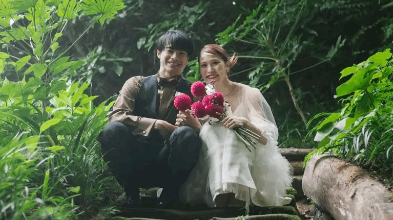 三笘薫＆クリア夫婦、ウエディングフォト公開に祝福の嵐！「お似合いすぎるおふたり！」「めちゃくちゃ素敵な写真」 (2025年6月25日 ...