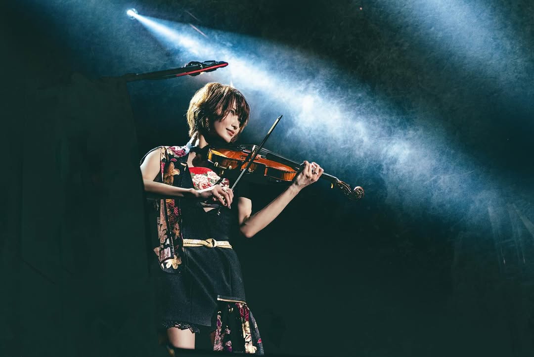 ヴァイオリニスト声優・Ayasaが美麗ライブショットを披露！ (2025年7月3日) - エキサイトニュース