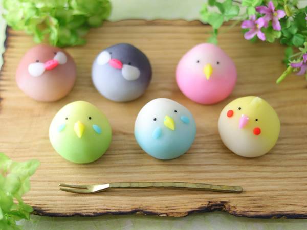 本当に食べられるの！？ 和菓子のインコの完成度が高すぎる｜ウーマンエキサイト