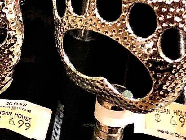 アメリカでようやく入手した『孫の手』 日本との違いに「笑ったわ」｜ウーマンエキサイト