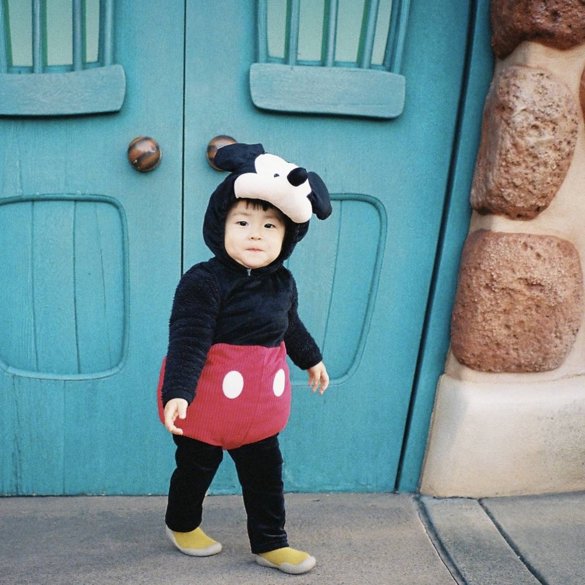 【子連れディズニー】防寒バッチリ！モコモコなりきりコーデで極寒クリスマスも快適に | HugMug｜ウーマンエキサイト