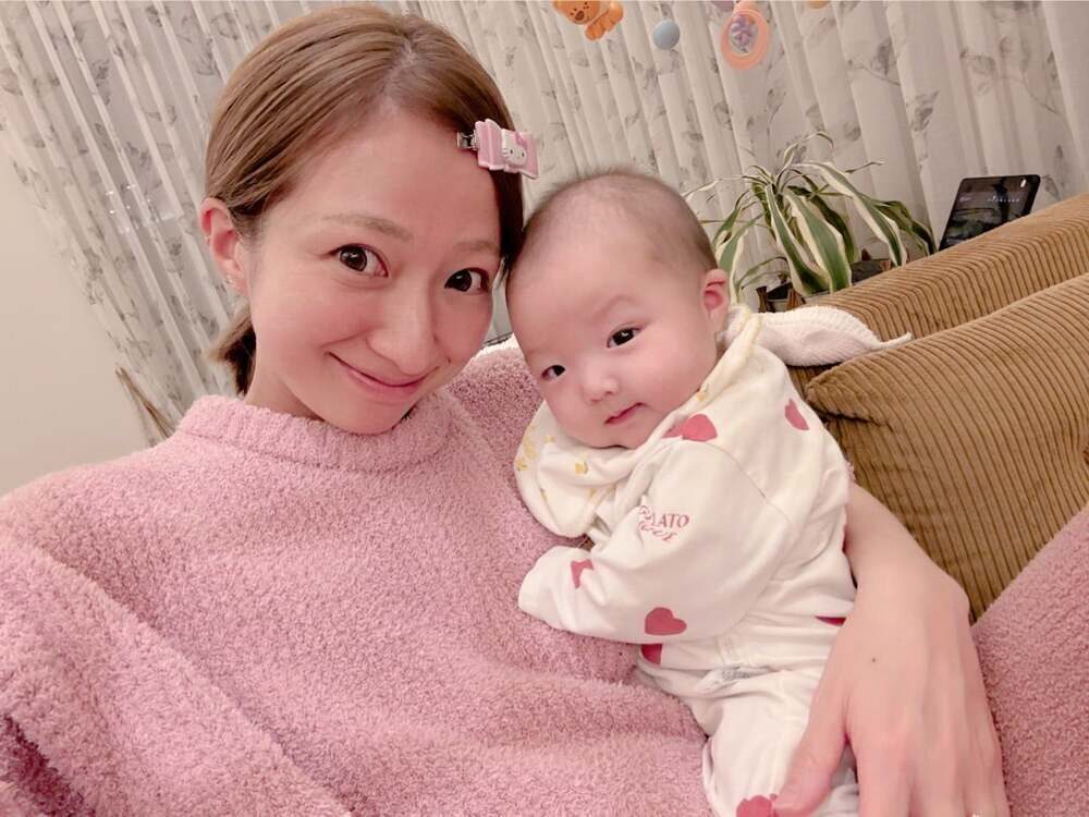 辻希美さん「これは何度してもマジで親もきついわ」夫婦そろって第五子はじめての予防接種で「何回経験しても胸が痛い」｜ウーマンエキサイト