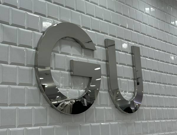 【GU新作】「今年大流行」のアメスリタンクを使ったまだ暑い今からできる”秋先取りコーデ”(2023年9月1日)｜ウーマンエキサイト(1/3)